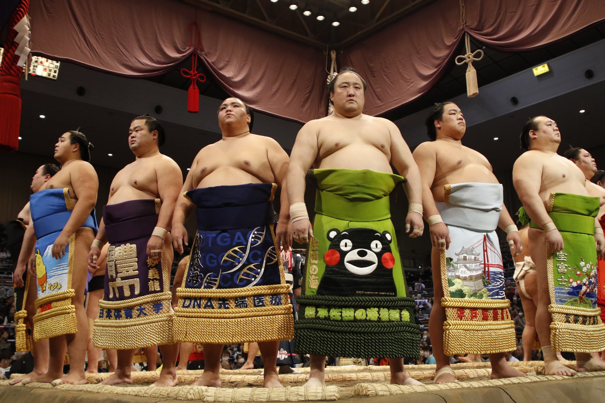 Japońskie Sumo – Kompendium wiedzy o japońskim sporcie narodowym.